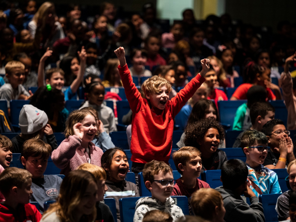 Family Opera: Los Coyotes y Las Conejas (The Coyotes and the Rabbits ...